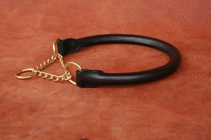 Notre Collier de chien en cuir rond avec chaîne à martingale laiton